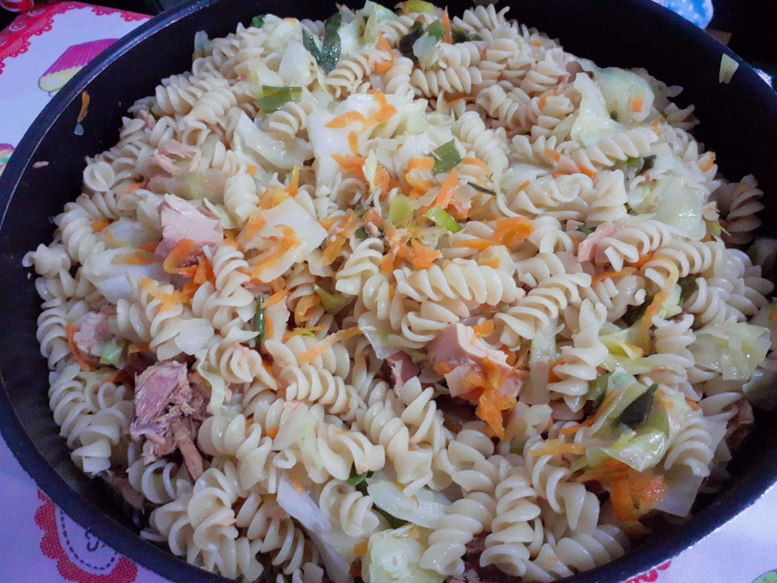 Macarrão alho e óleo com atum